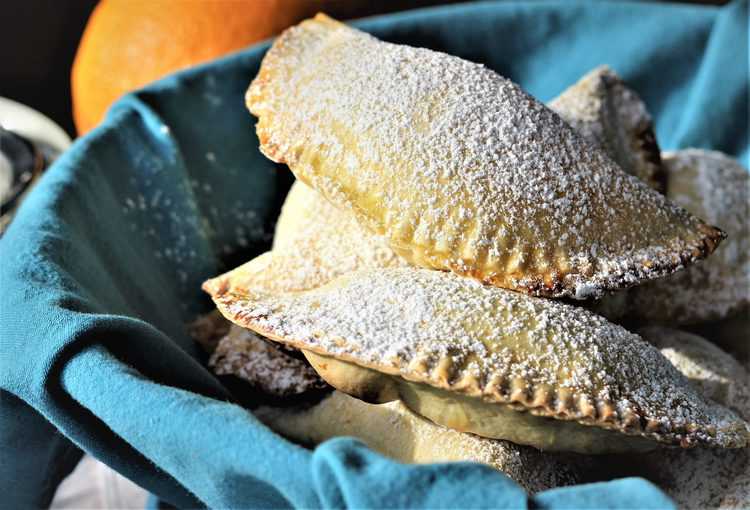 Sicilian Cassatelle with Ricotta - Mangia Bedda