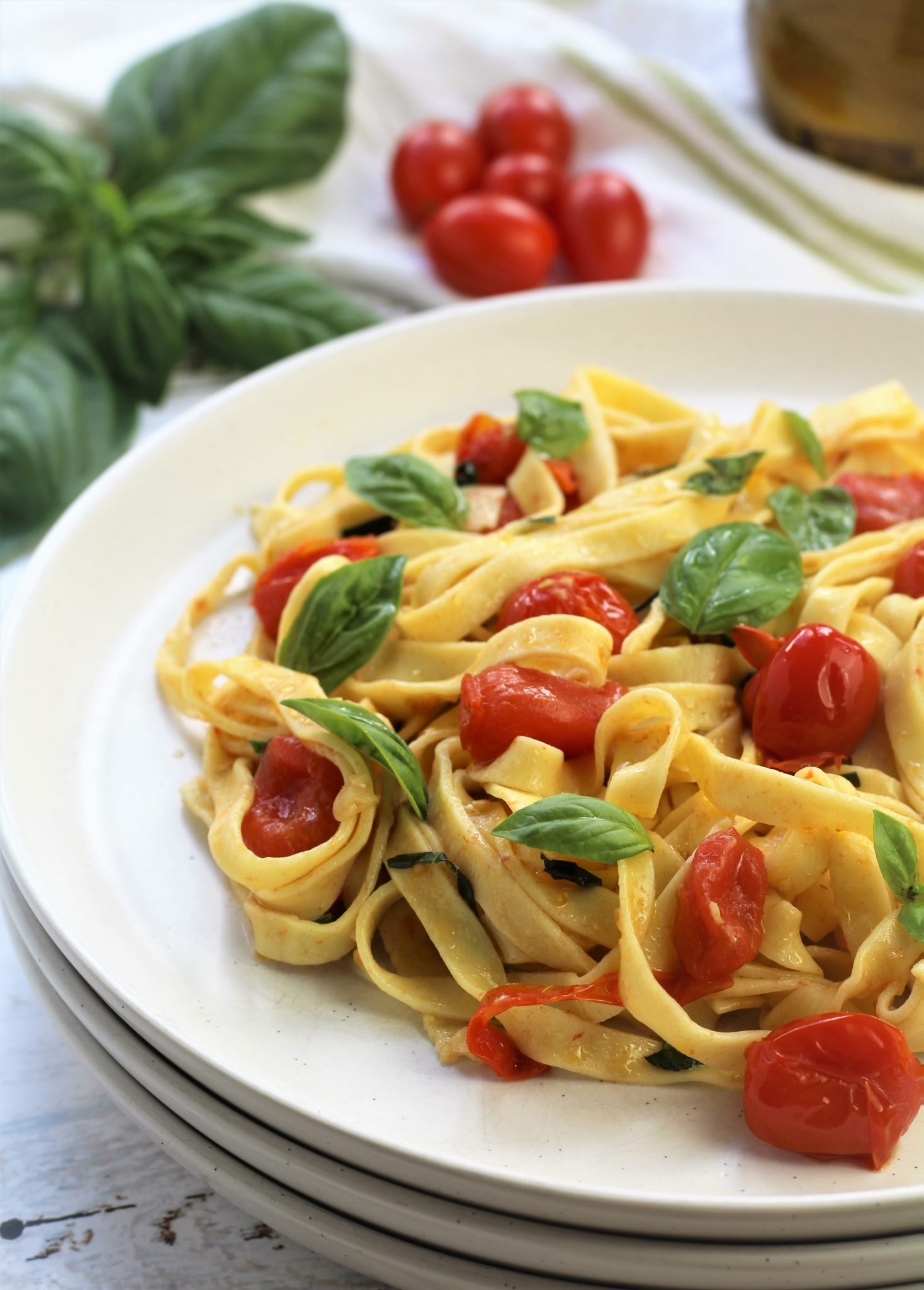 Homemade Tagliatelle with Cherry Tomatoes, Garlic and Basil - Mangia Bedda