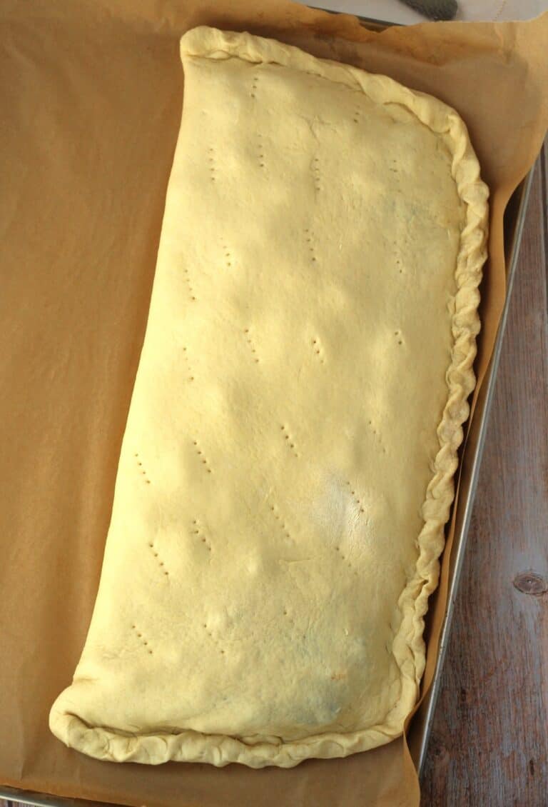 Sicilian Cudduruni with Onion Filling - Mangia Bedda